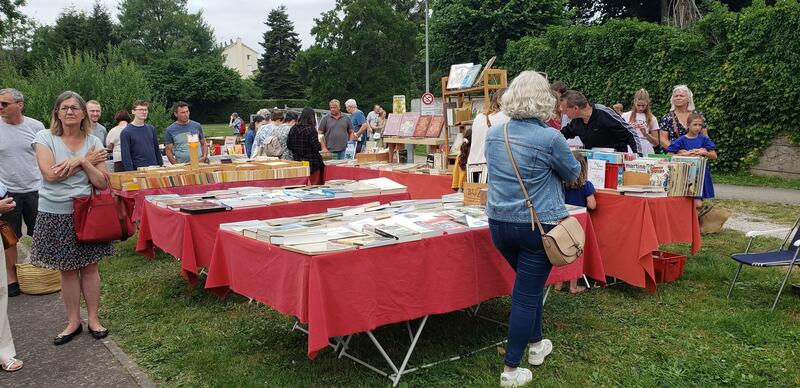 Les bouquinistes au bord de l'eau - Brionne (27800) - 28 Juin 2026