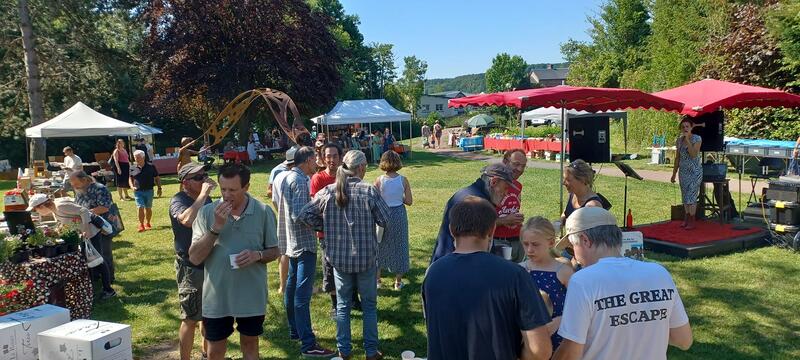 Les bouquinistes au bord de l'eau - Brionne (27800) - 28 Juin 2026